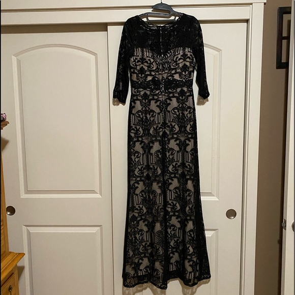 Signature by Sangria | Dresses | Sangria 34 Sleeve Black Lace Overlay ...